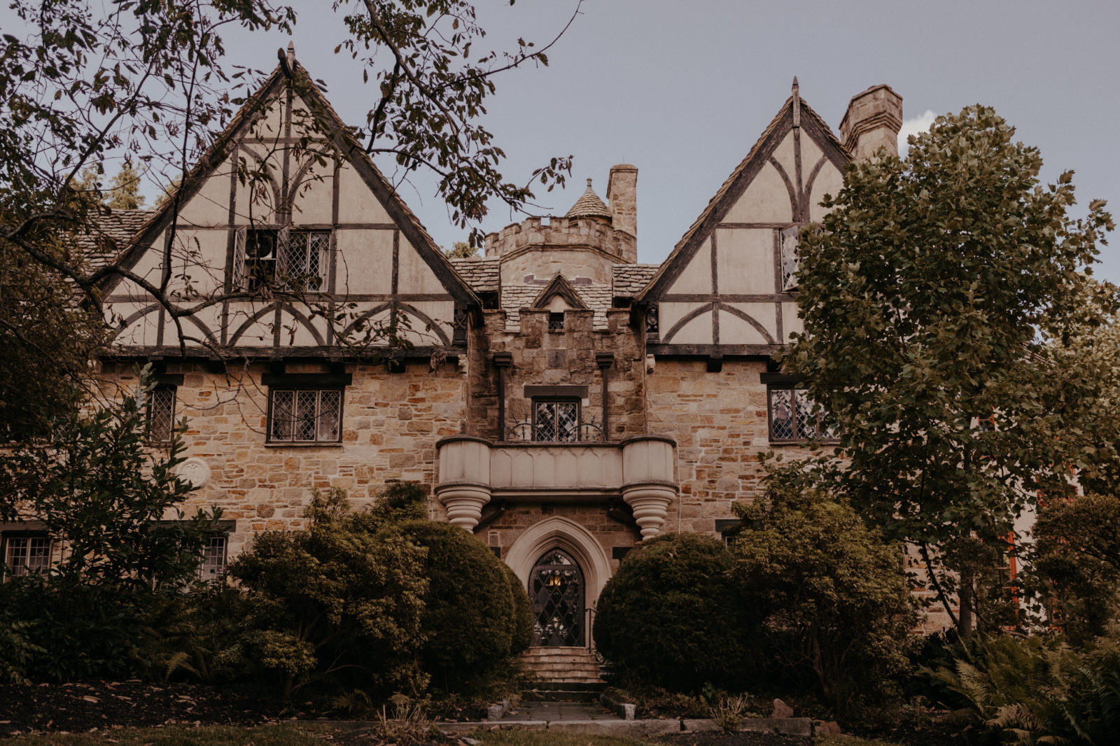17 Best Maryland Wedding Venues for Moody & Unique Styles